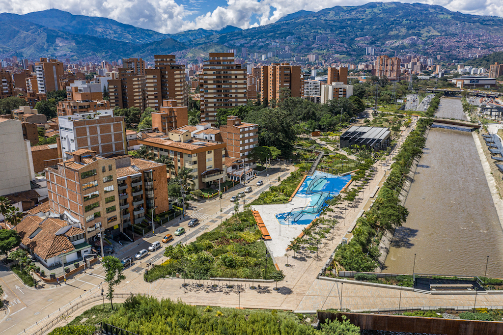 Apartments and rooms near Parques Del Rio